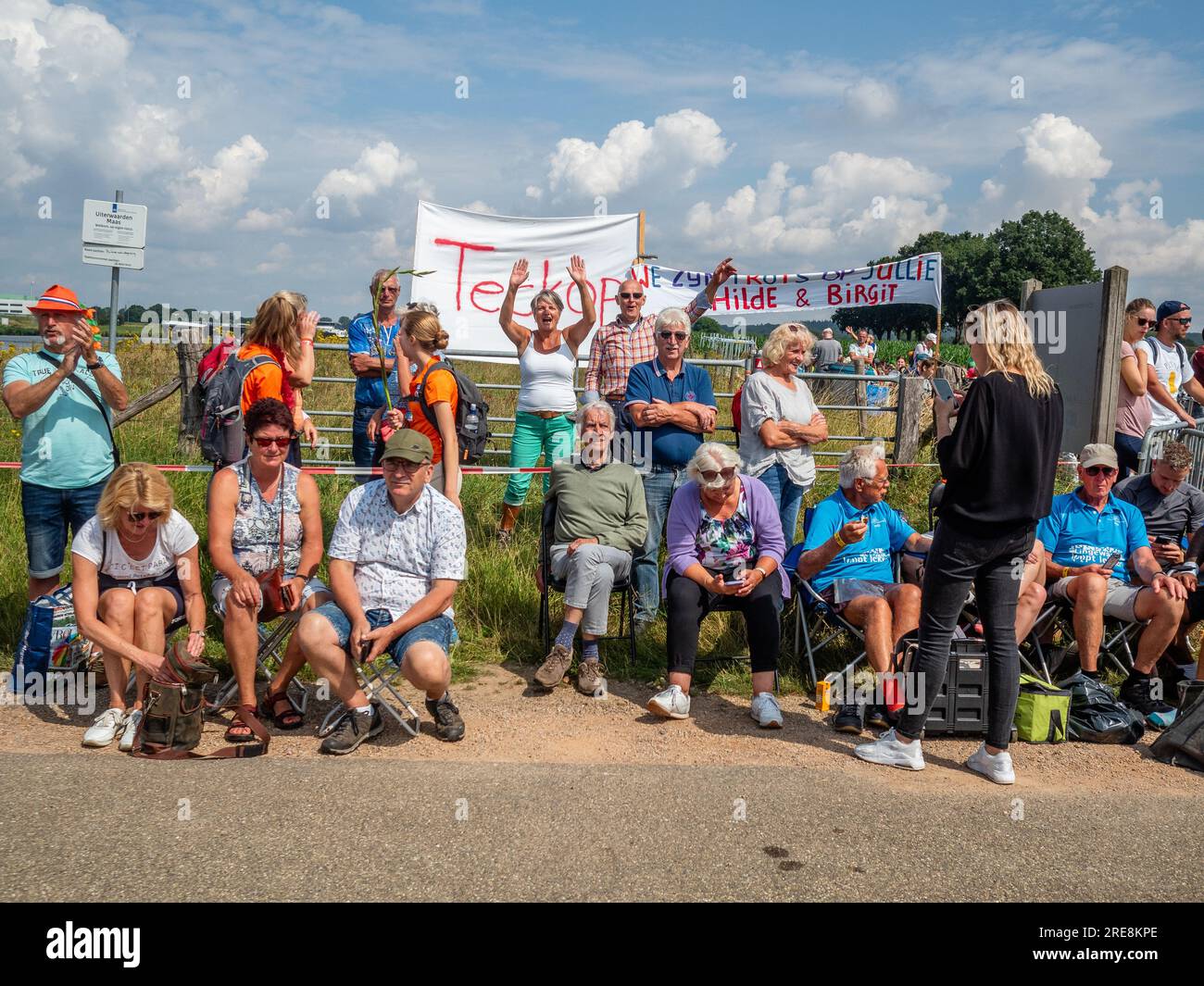 Example cheering hi-res stock photography and images - Alamy