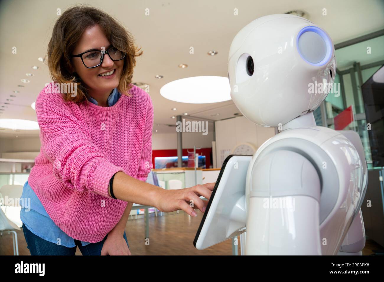 Consultant contemporary hi-res stock photography and images - Alamy