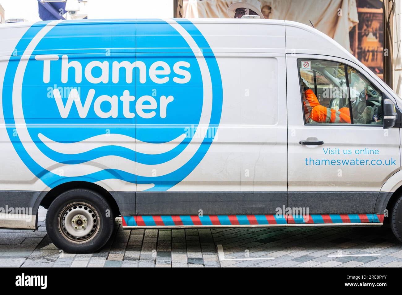 Thames wate worker hi-res stock photography and images - Alamy