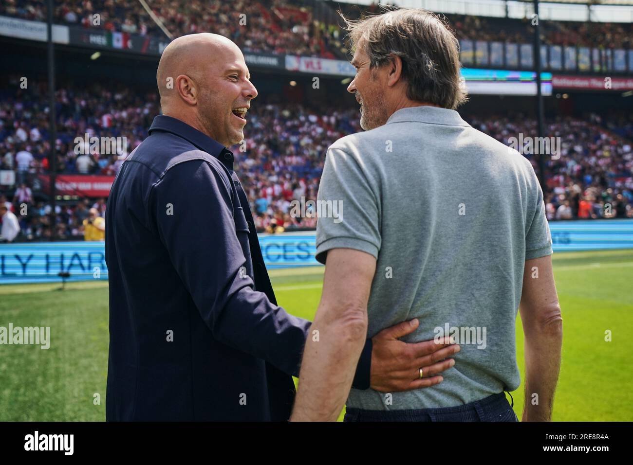 Rotterdam - Feyenoord coach Arne Slot, Philip Cocu of Vitesse during ...