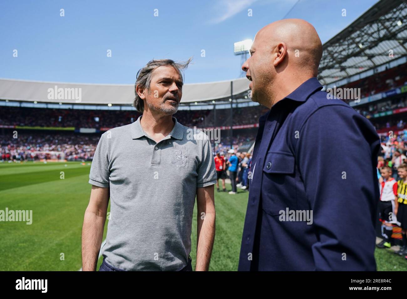 Rotterdam - Feyenoord coach Arne Slot, Philip Cocu of Vitesse during ...