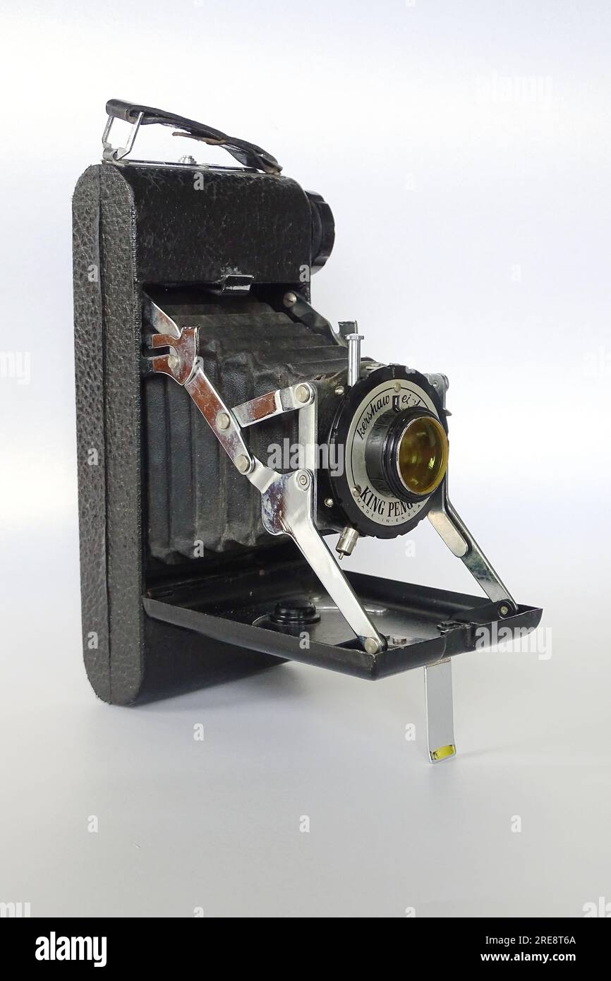 Zeiss ikon folding camera hi-res stock photography and images - Alamy