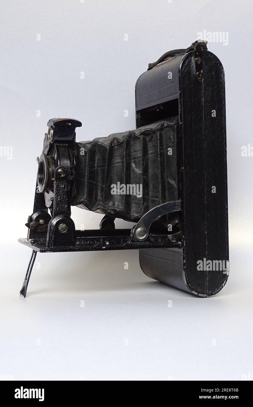 Zeiss ikon folding camera hi-res stock photography and images - Alamy