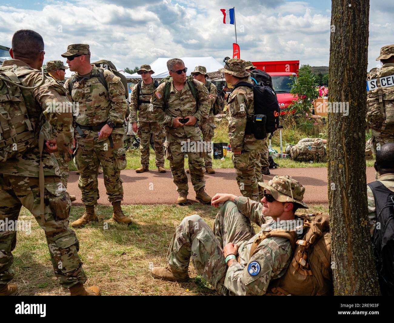 Soldiers bonding hi-res stock photography and images - Alamy