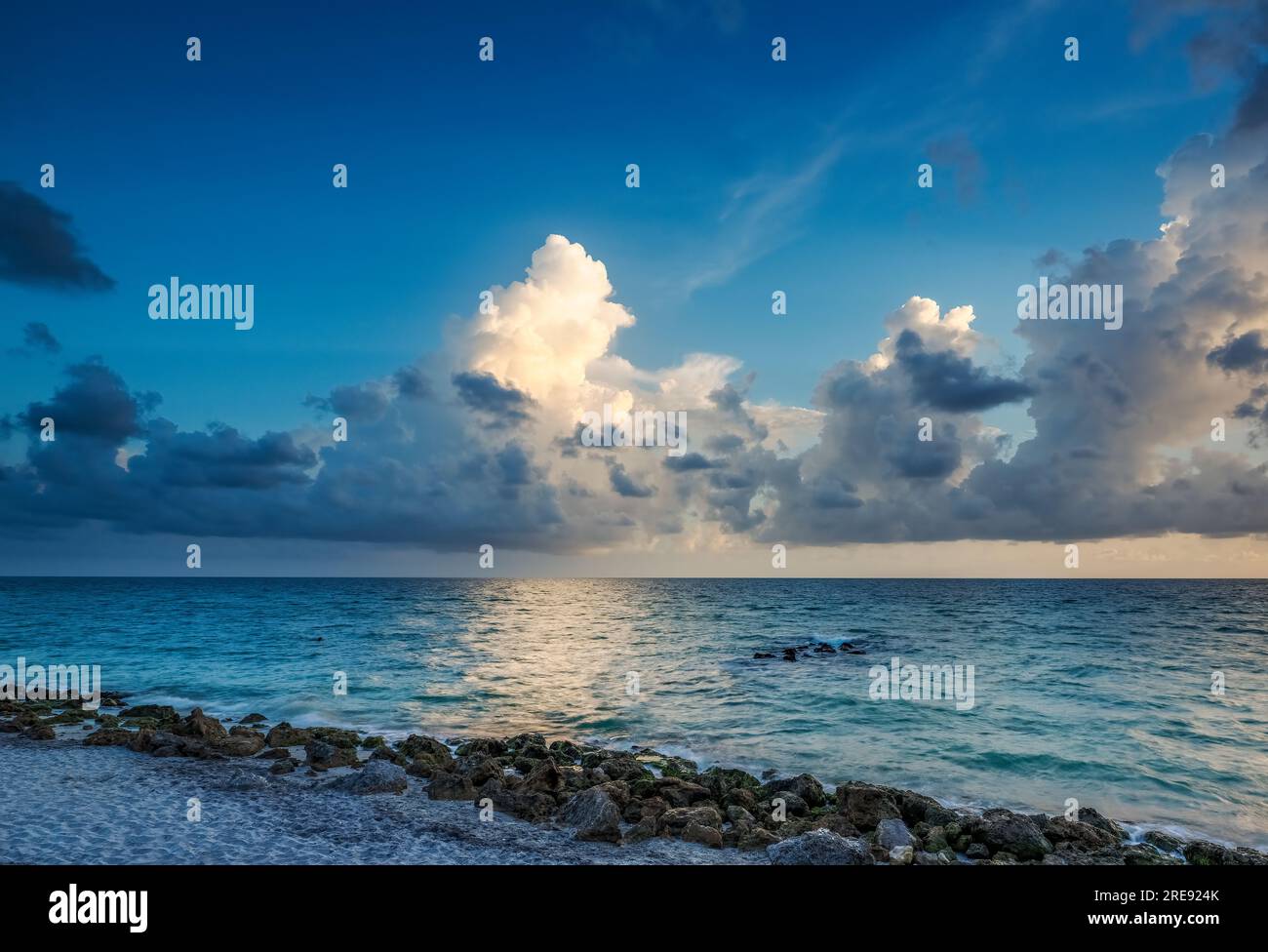 Late afternoon clouds over the Gulf of Mexico from Caspersen Beach in Venice Florida USA Stock ...