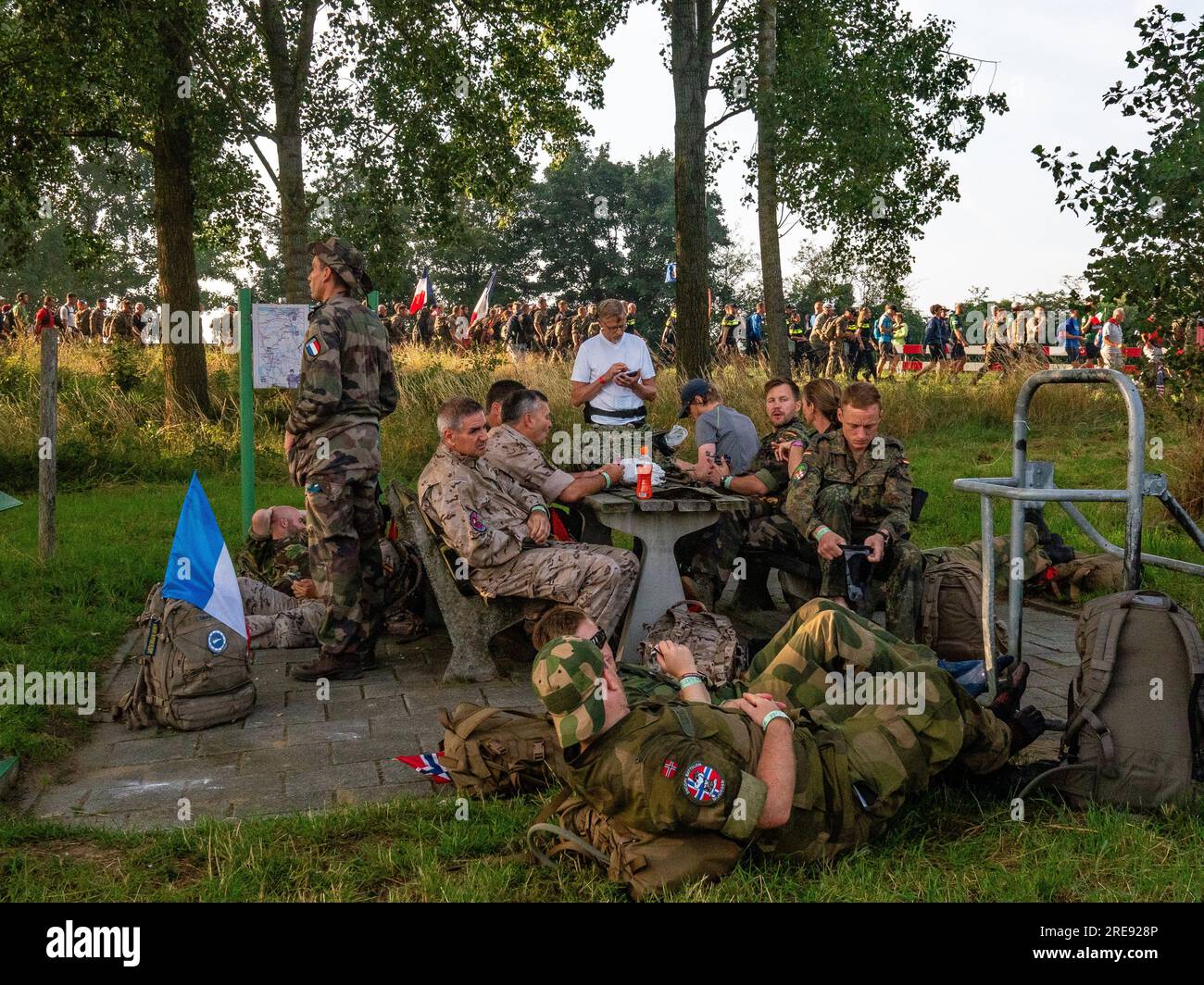 Soldiers bonding hi-res stock photography and images - Alamy