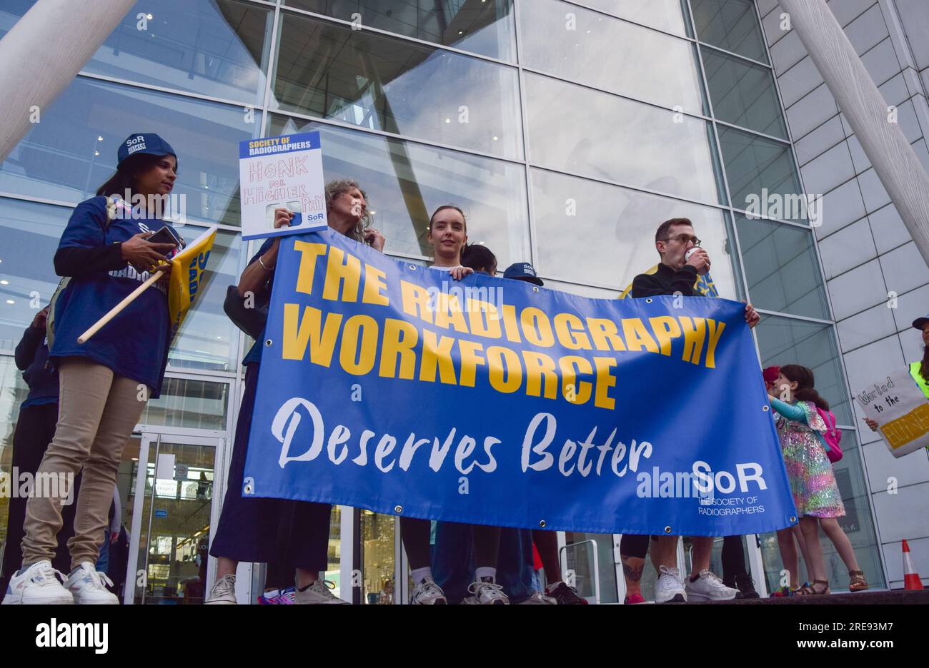 University college hospital radiographers hi-res stock photography and ...