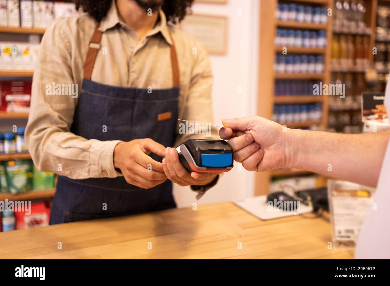 Receiving pay check hi-res stock photography and images - Alamy