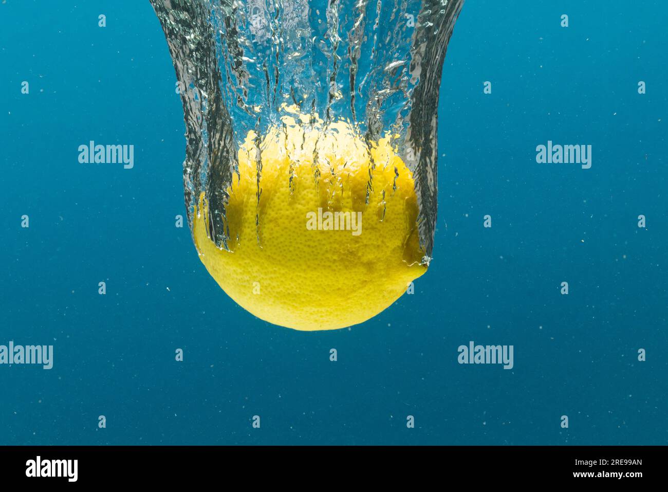 Close up lemon falling hi-res stock photography and images - Alamy