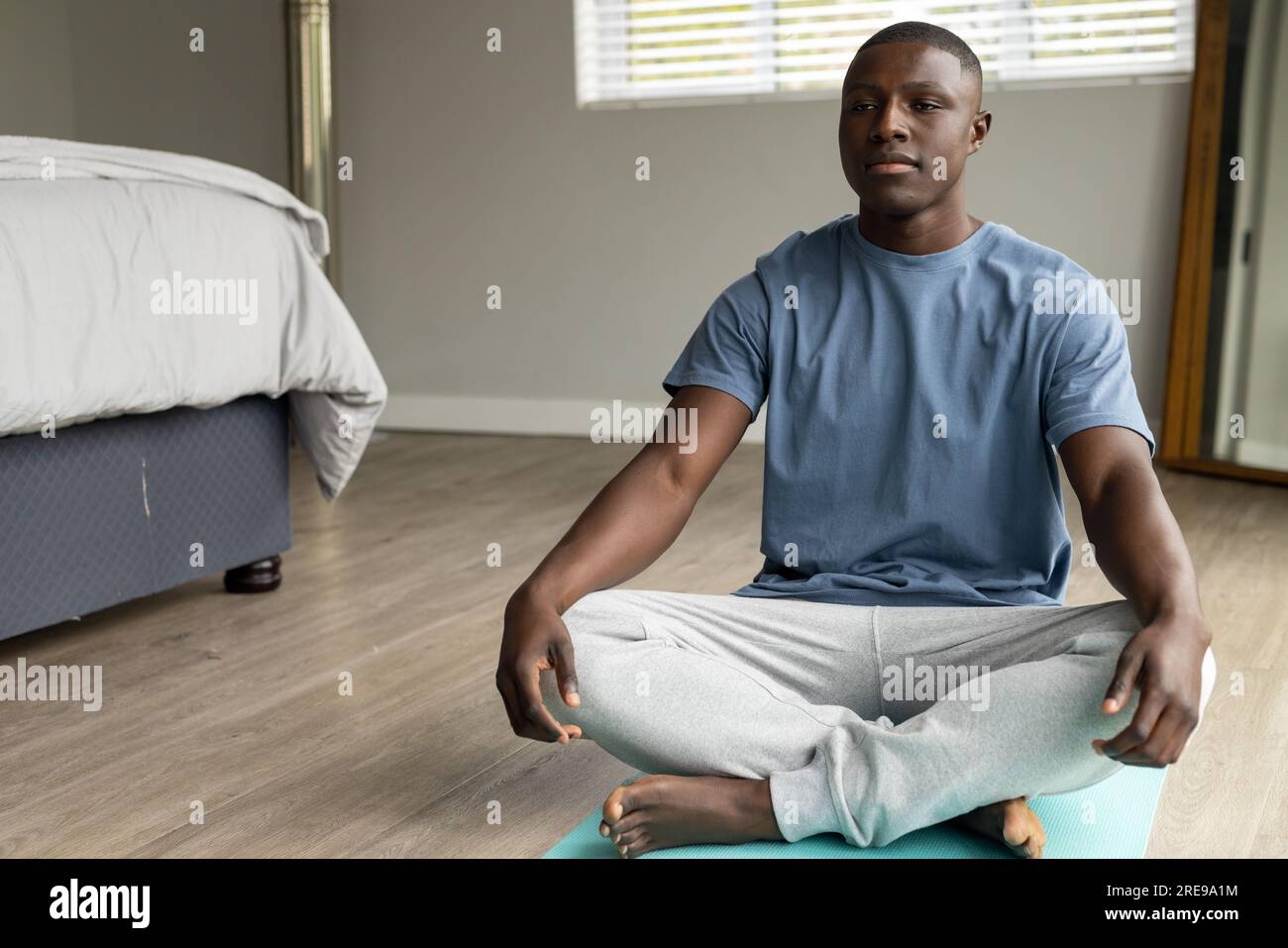 African american yoga man hi-res stock photography and images - Alamy