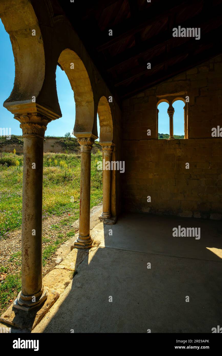 Semi circular porch with columns hi-res stock photography and images ...