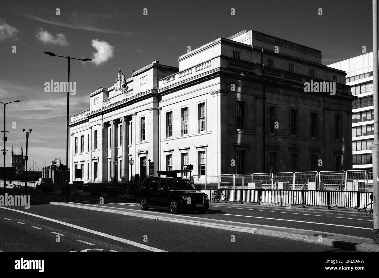 Fishmongers hall london bridge london Black and White Stock Photos ...