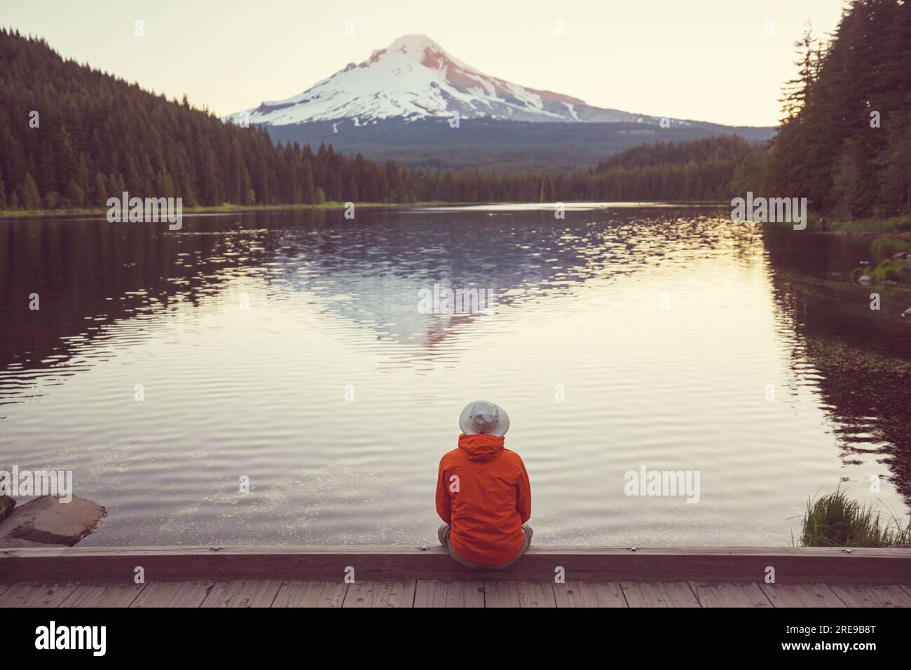 Mount. Hood reflection in Trillium lake, Oregon, USA. Beautiful natural ...
