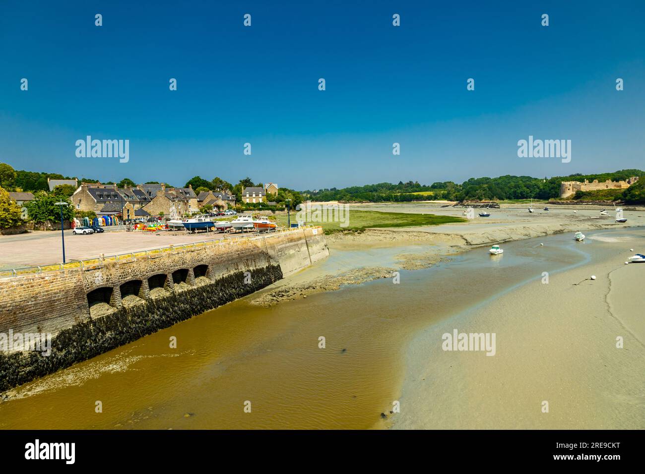 On the road in beautiful Brittany with all its highlights - France ...