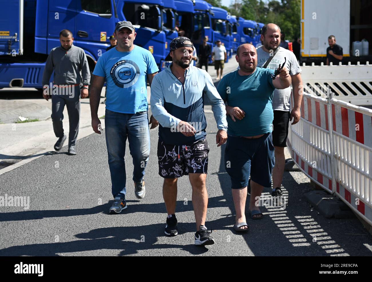 26 July 2023, Hesse, Gräfenhausen: Striking Eastern European truck ...