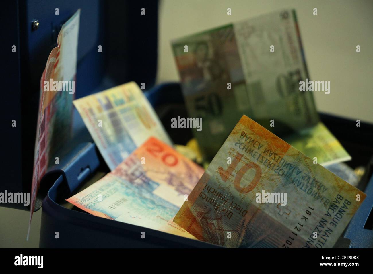 Monaie Money inflation euro dollar franc Stock Photo - Alamy