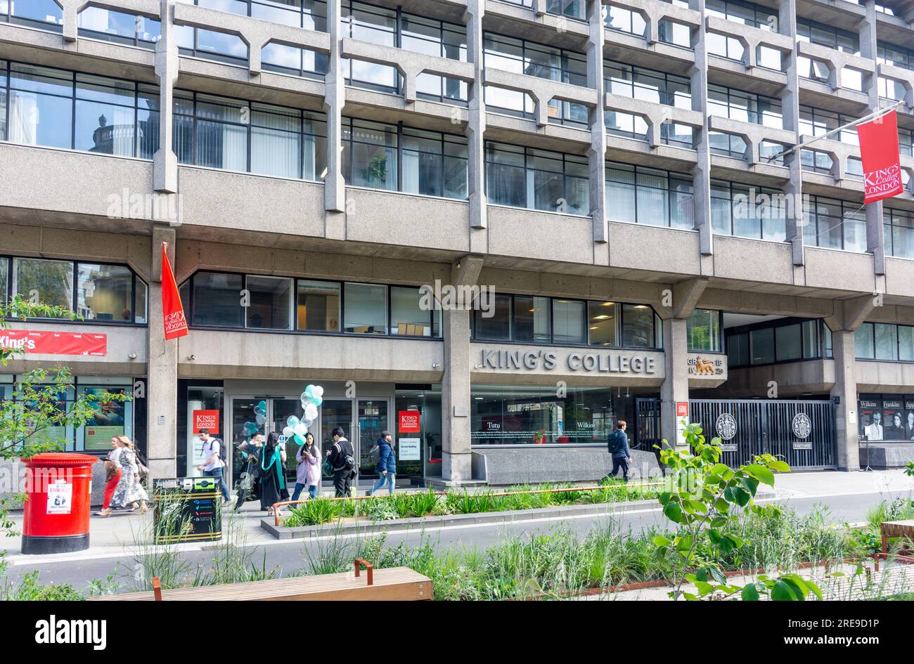 King's college london strand hi-res stock photography and images - Alamy