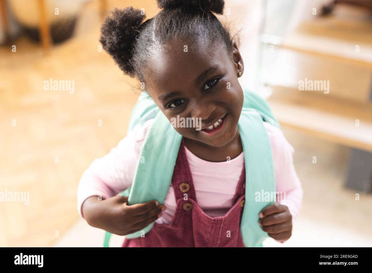 Girl wearing backpack school hi-res stock photography and images - Alamy