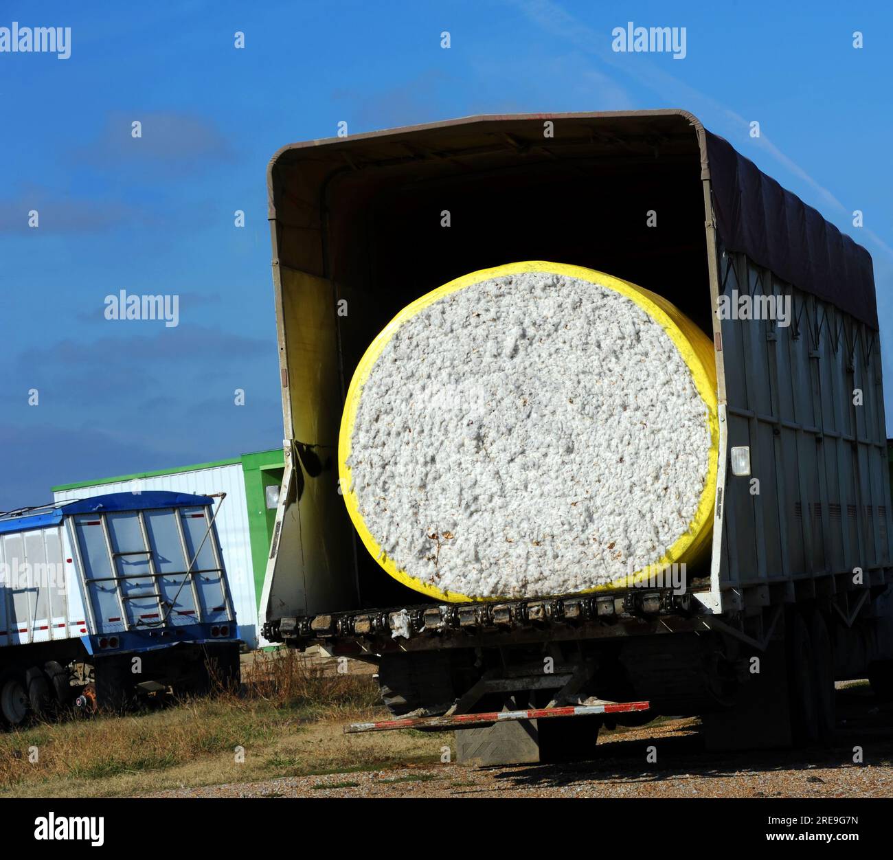 Truck transporting cotton hi-res stock photography and images - Alamy