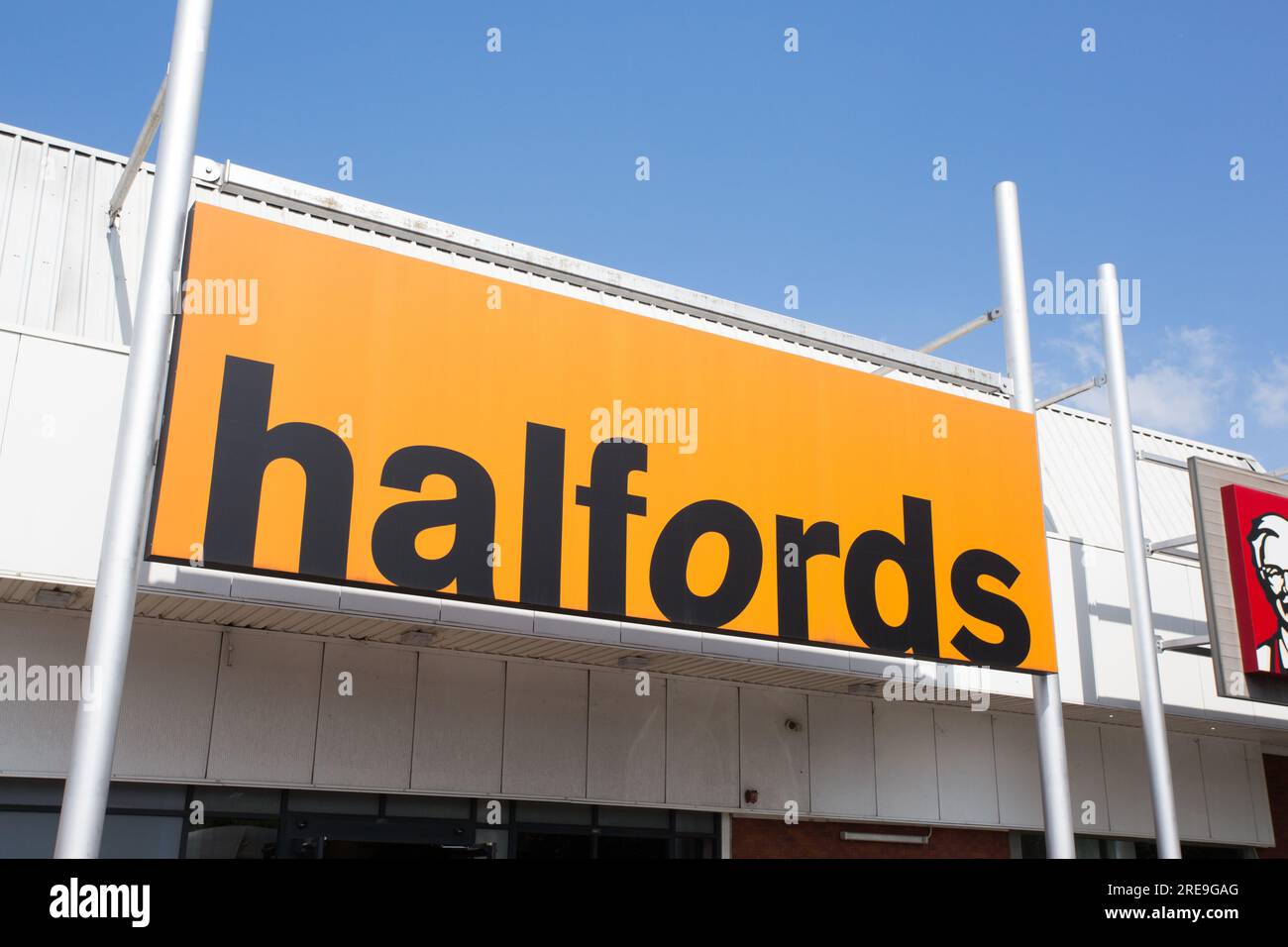 Halfords logo hi-res stock photography and images - Alamy