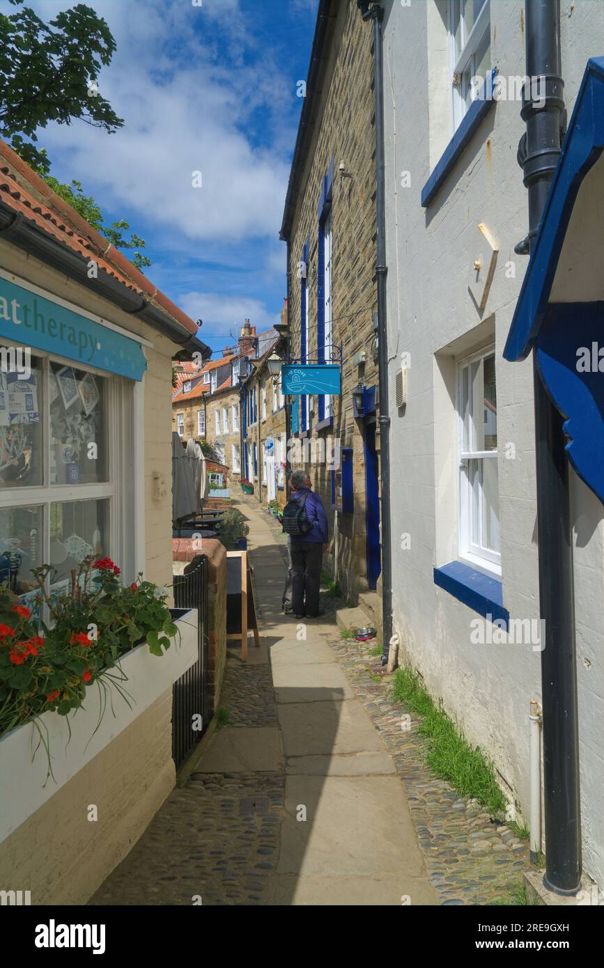 Residential alleyway behind laurel inn hi-res stock photography and ...