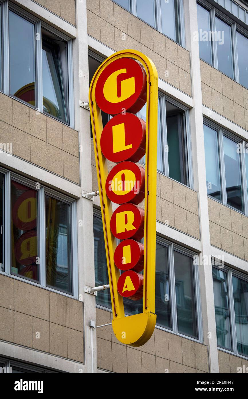 altes neon sign of the Gloria theater on Aposteln street, Cologne ...