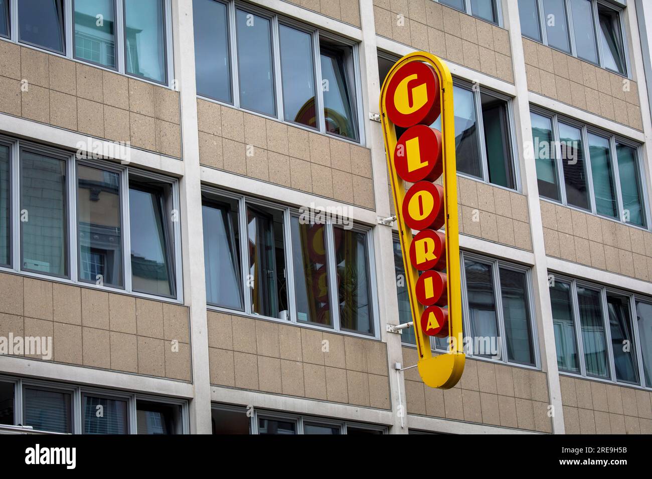 altes neon sign of the Gloria theater on Aposteln street, Cologne ...