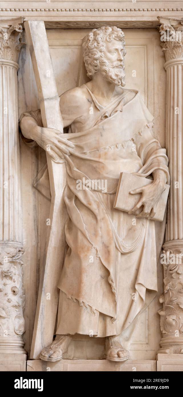 Statue of st andrew hi-res stock photography and images - Alamy