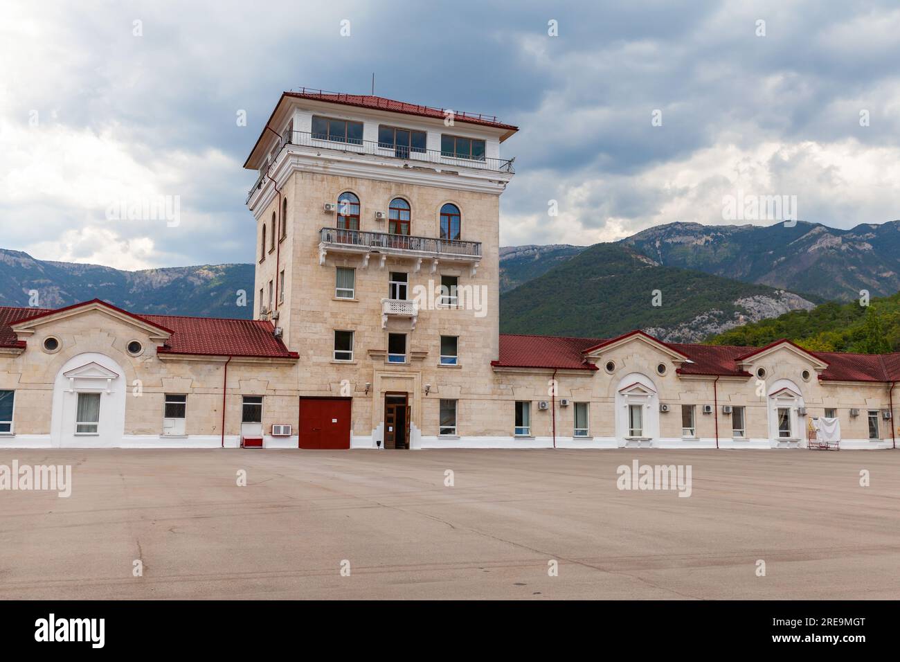 Winery building exterior hi-res stock photography and images - Alamy