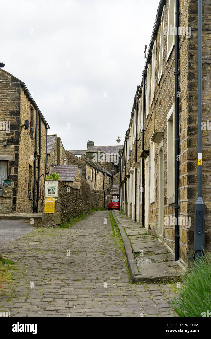 Stone built terraced housing, Hallam's Yard, Skipton, North Yorkshire ...