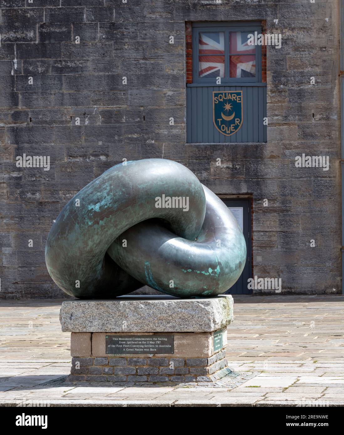 The bond of friendship memorial hi-res stock photography and images - Alamy