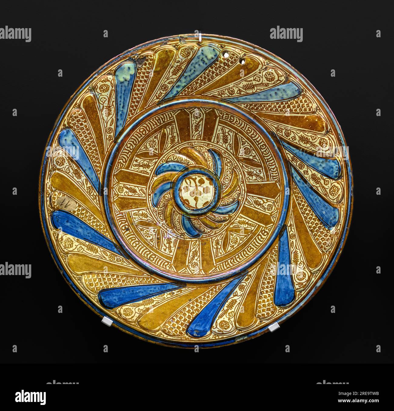 Lusterware hi-res stock photography and images - Alamy