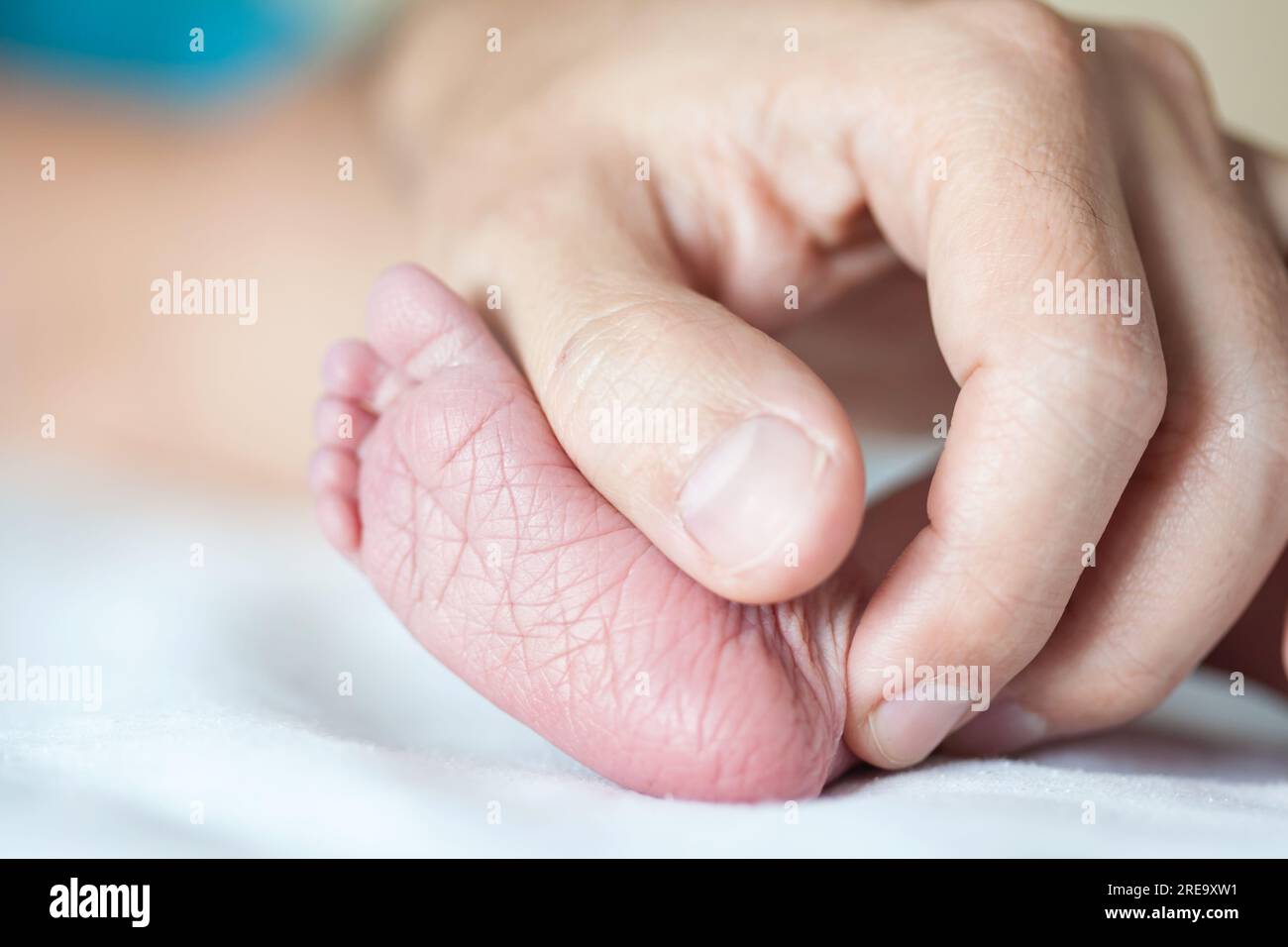 Father child birth hospital hi-res stock photography and images - Alamy