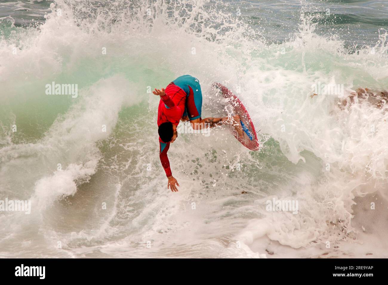 Riding a wave on a body board hi-res stock photography and images - Alamy