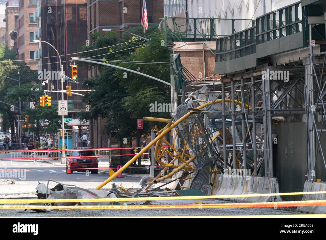 Crane collapse debris on street hi-res stock photography and images - Alamy