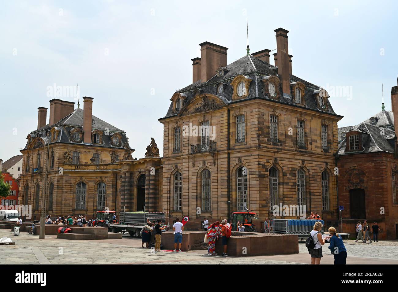 The architecture of various buildings and cathedrals along the river ...