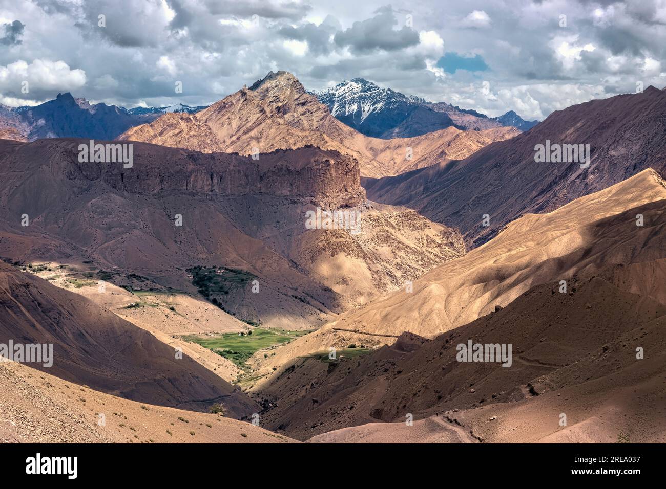 View of the oasis of Lingshed on the trans-Zanskar trek, Ladakh, India ...