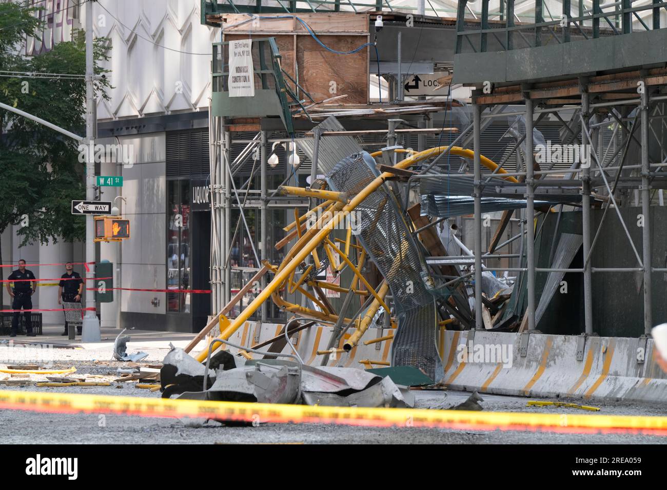 Crane collapse debris on street hi-res stock photography and images - Alamy