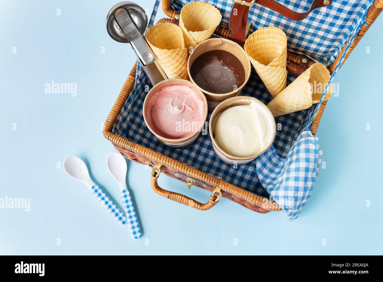 Empty ice cream carton hi-res stock photography and images - Alamy