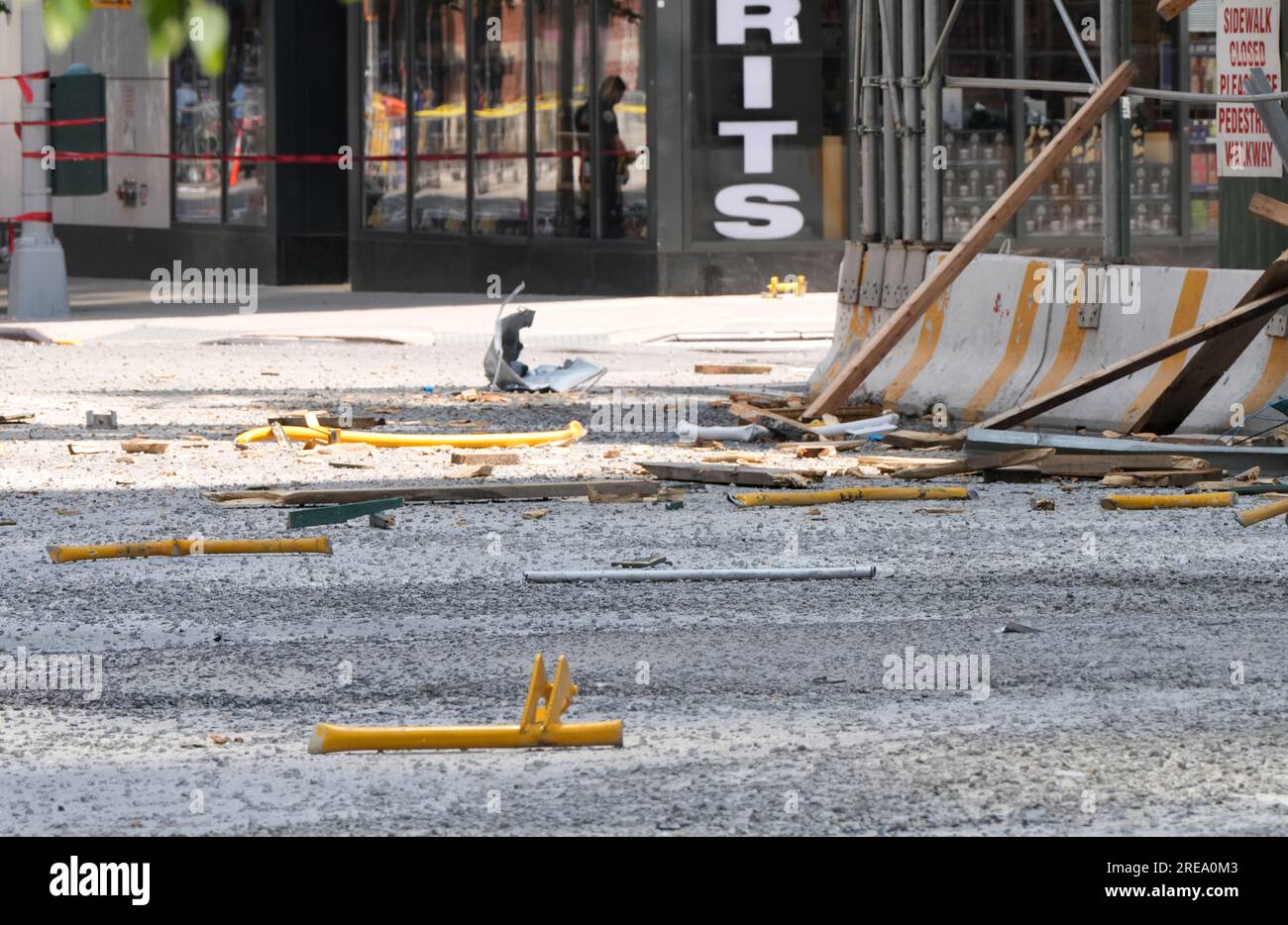 Crane collapse debris on street hi-res stock photography and images - Alamy