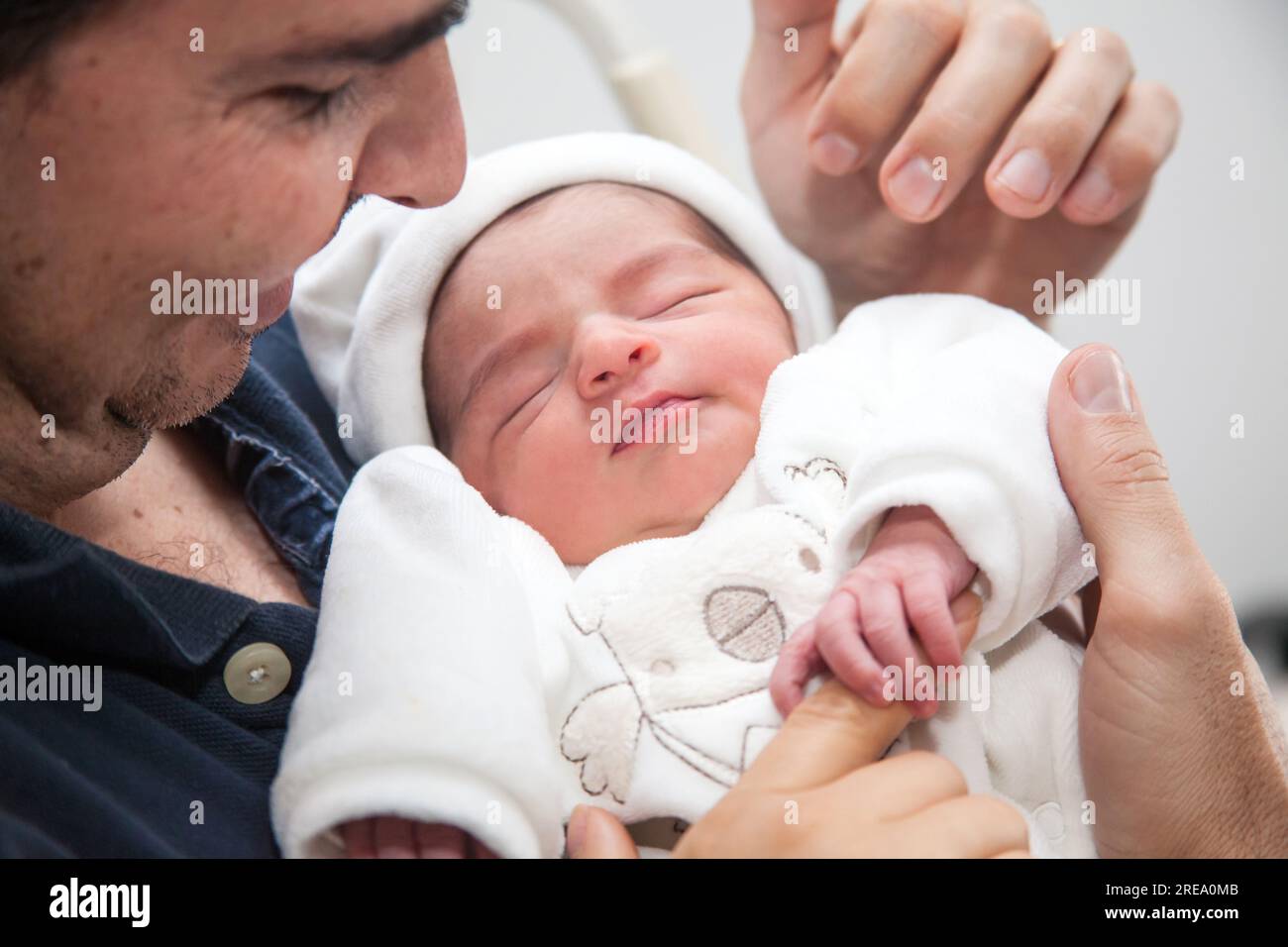 Newborn girl with her dad in the hospital on the day of her birth ...