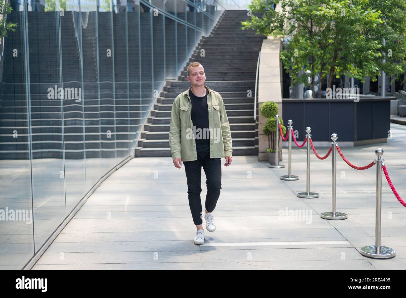 Glasses walks past hi-res stock photography and images - Alamy
