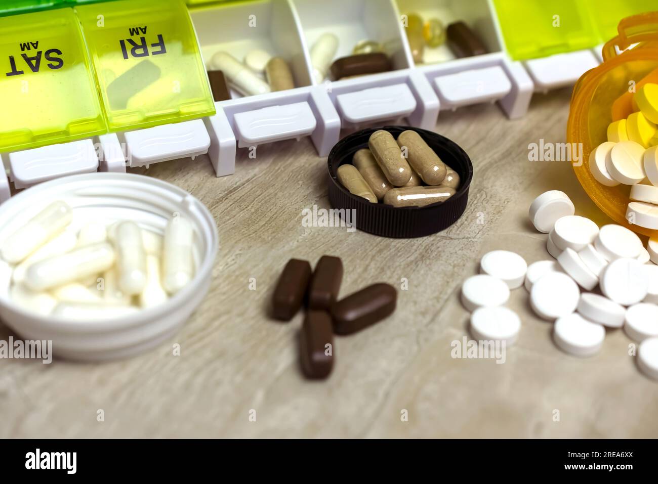 Filling organizer pill medicine box hi-res stock photography and images ...