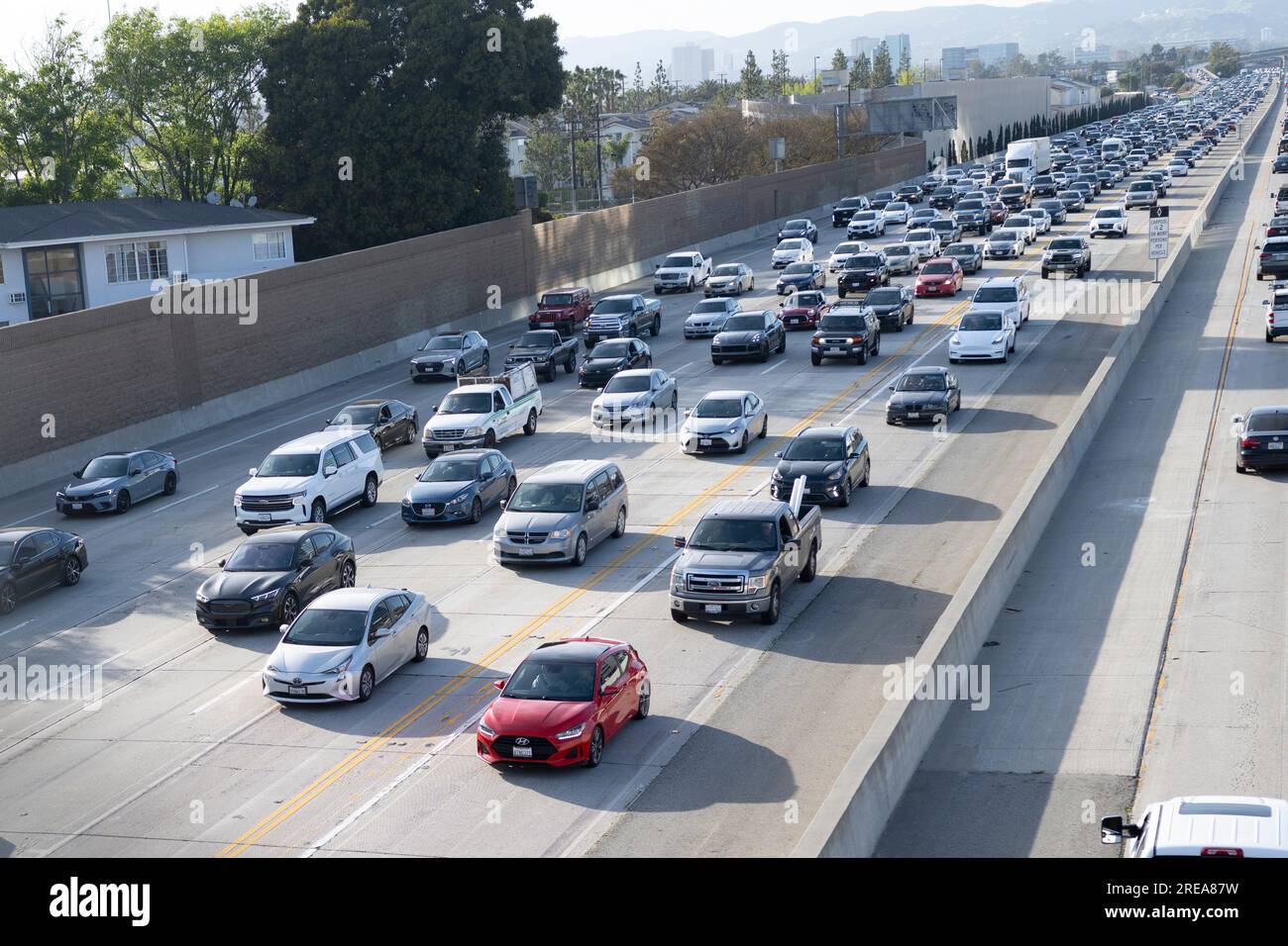 Los Angeles, California, USA. 20th Apr, 2023. Motorists in personal ...