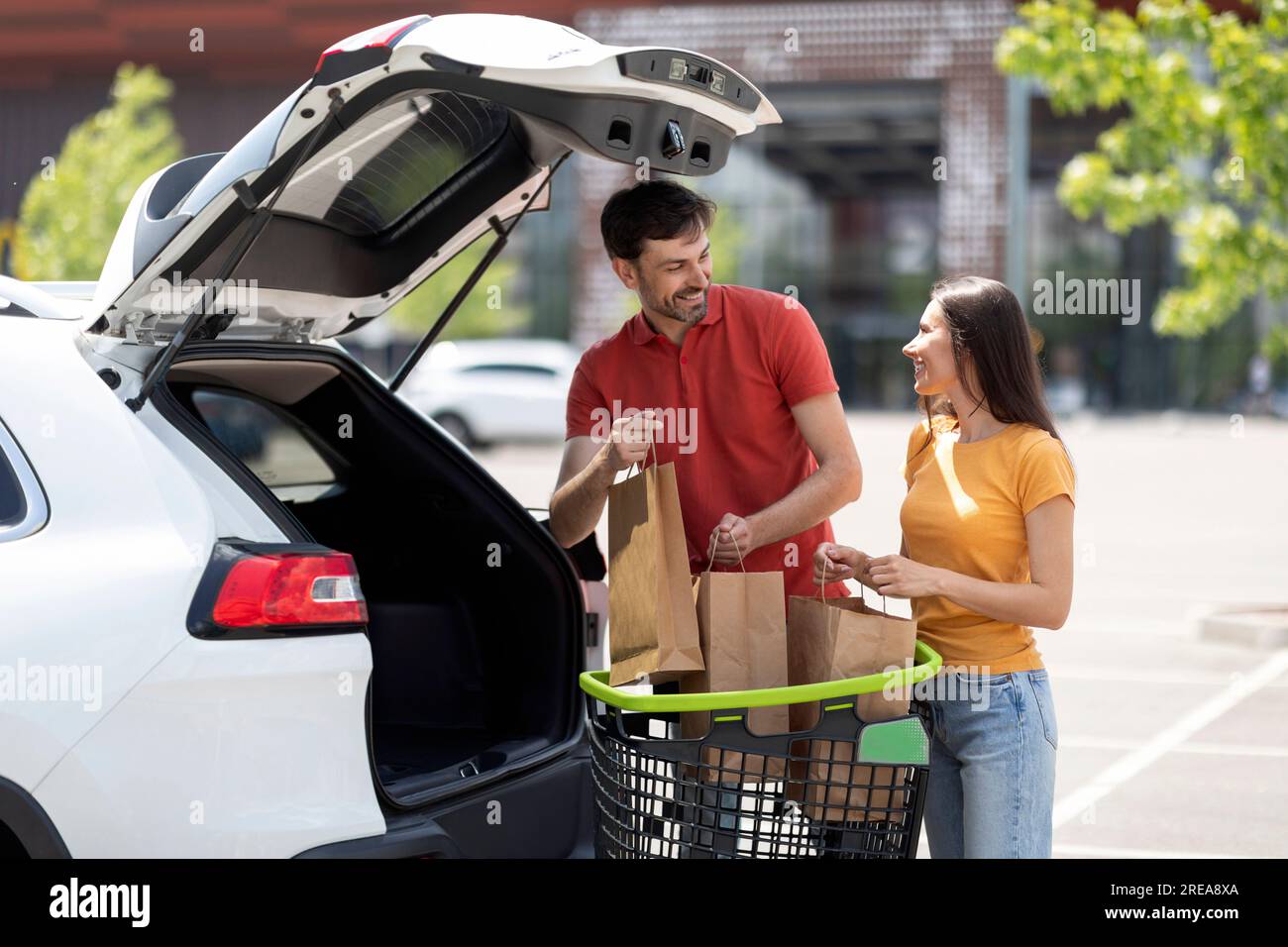 Man loading groceries into car hi-res stock photography and images - Alamy