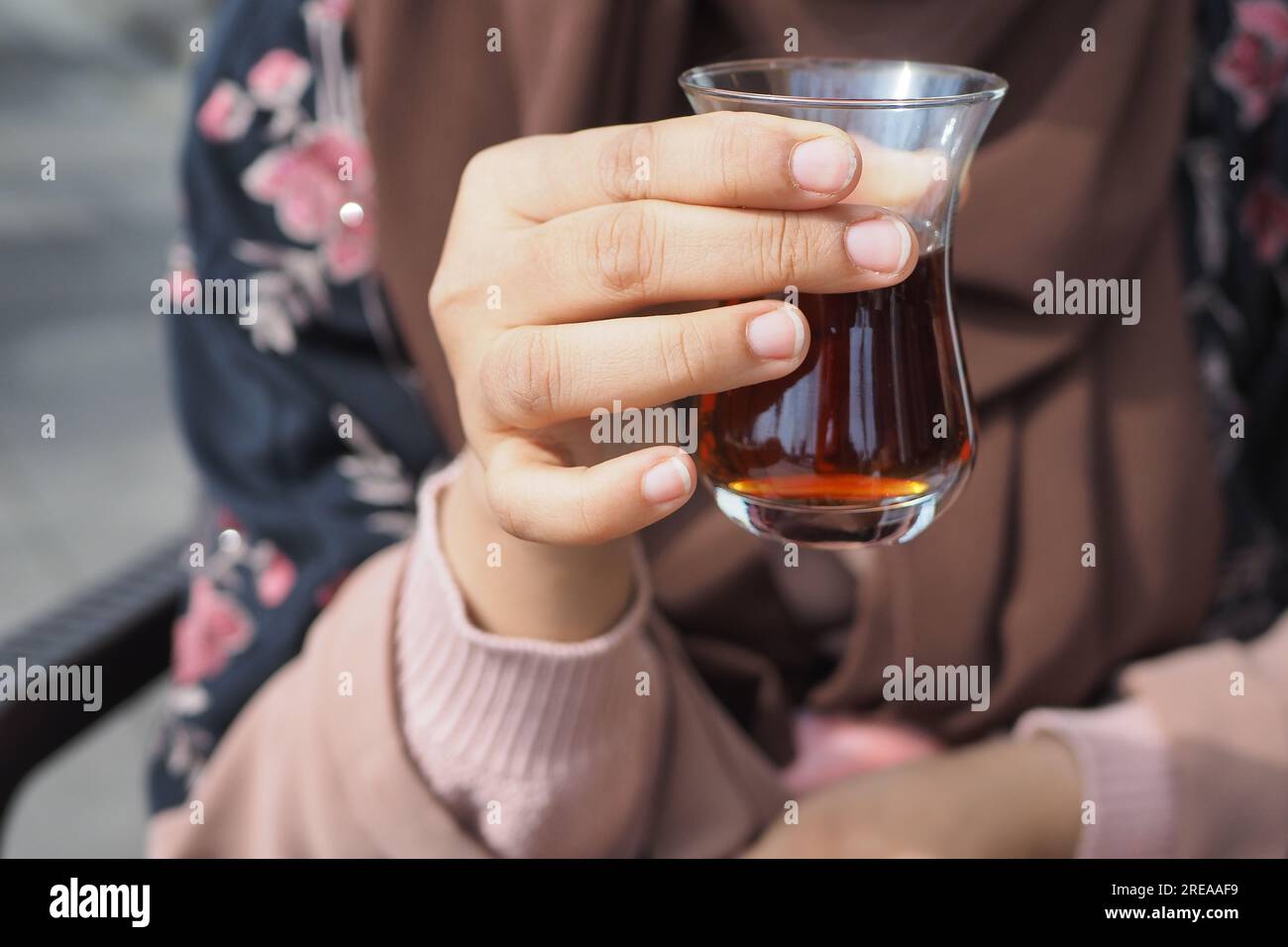 women drinking Traditional turkish tea Stock Photo - Alamy