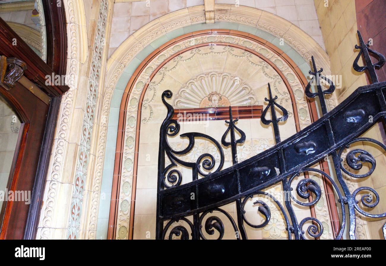 Old black gate hi-res stock photography and images - Alamy