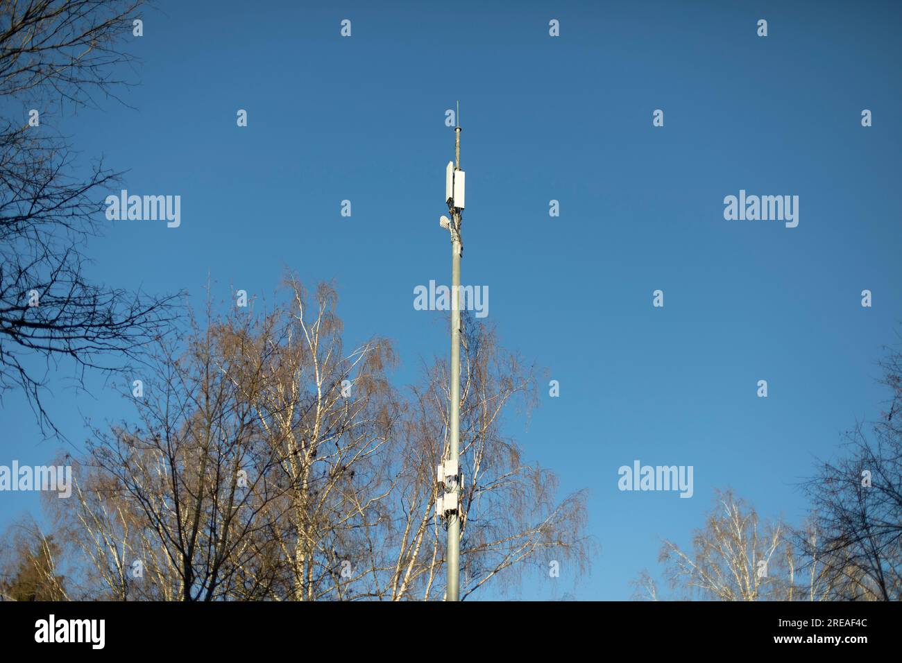 Microwave antenna telephone pole hi-res stock photography and images ...