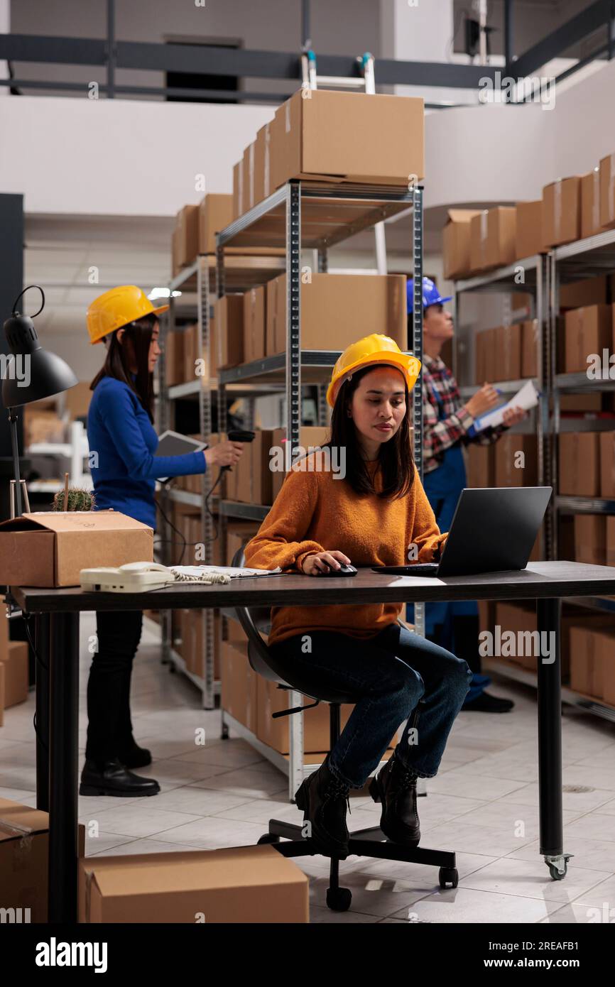 Real time inventory tracking hi-res stock photography and images - Alamy