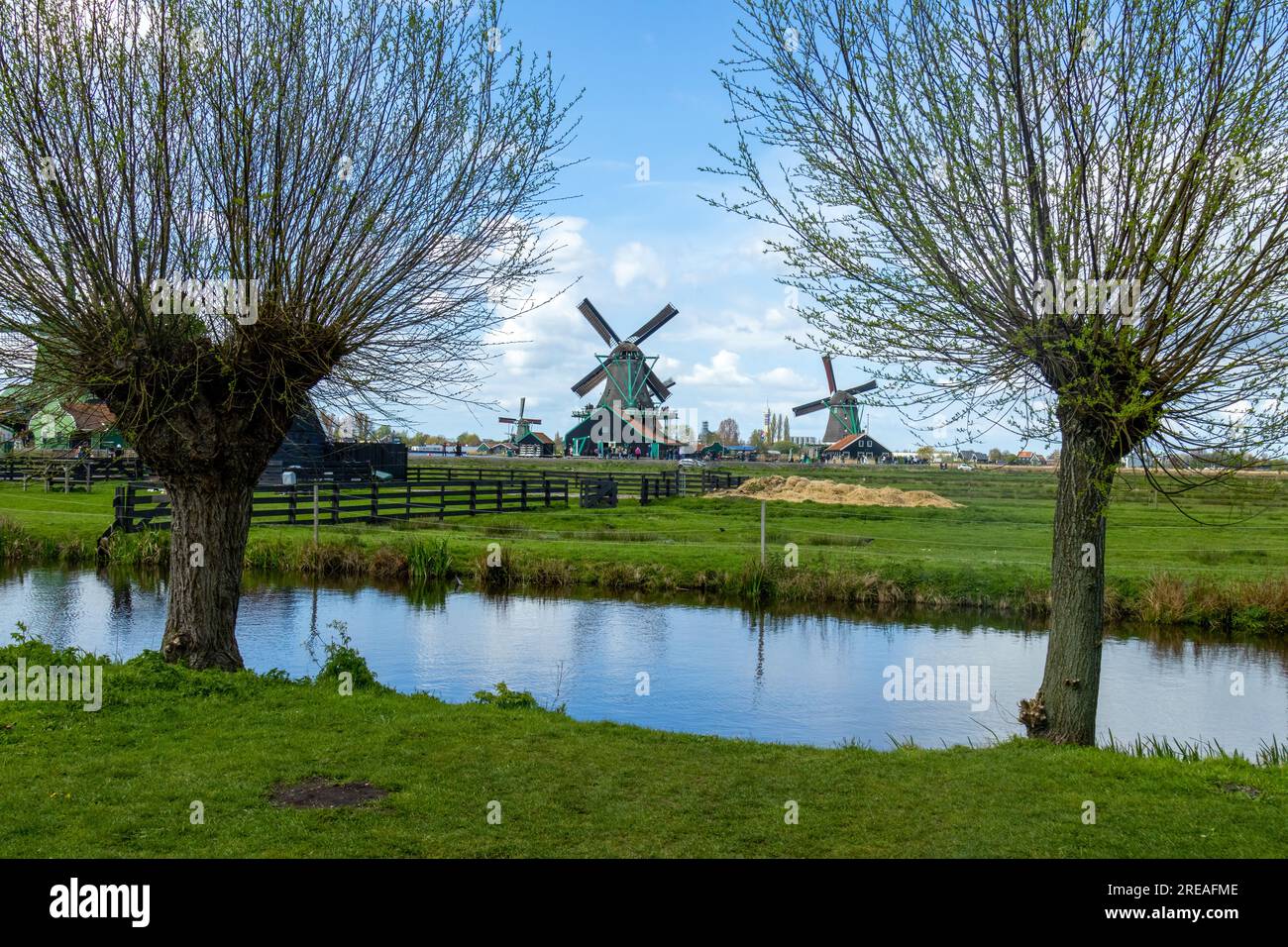 Dutch windmills mill mills hi-res stock photography and images - Alamy
